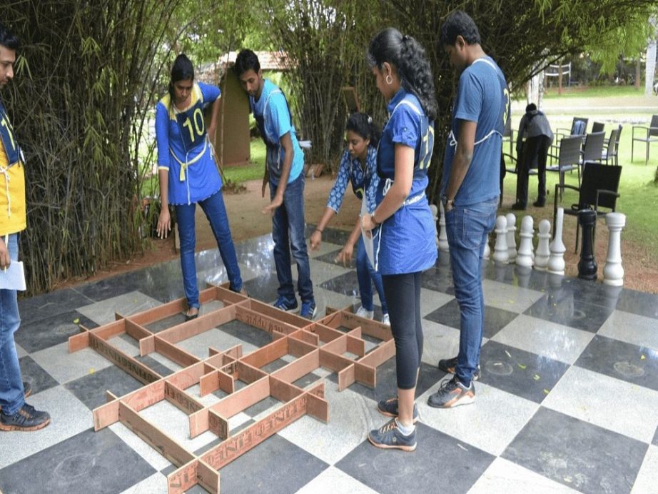 10 team building activities for corporate employees. - The Gari Resorts